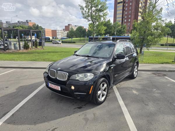 Black BMW X5 2013 in Klaipeda, with an engine capacity of 3.00 L and mileage of 380 thousand km for 7200 €, photo 1 on AUTOMOTO.COM.LV