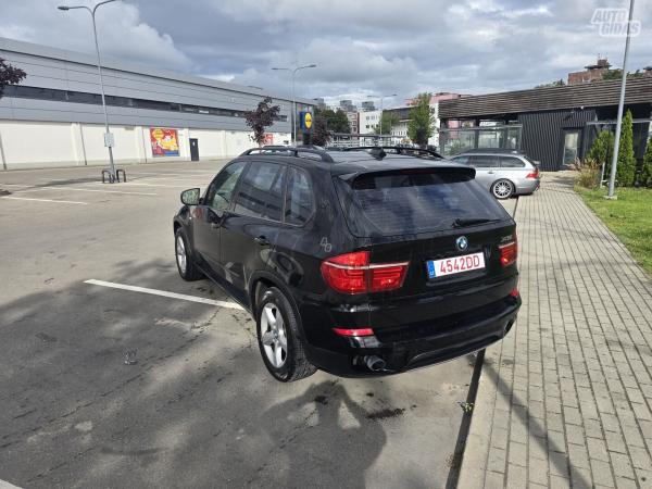 Black BMW X5 2013 in Klaipeda, with an engine capacity of 3.00 L and mileage of 380 thousand km for 7200 €, photo 2 on AUTOMOTO.COM.LV