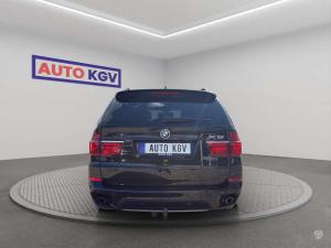 Black BMW X5 2013 in Kaunas, with an engine capacity of 3.00 L and mileage of 222 thousand km for 11999 €, photo 6 on AUTOMOTO.COM.LV
