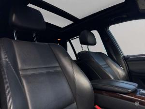 Black BMW X5 2013 in Kaunas, with an engine capacity of 3.00 L and mileage of 222 thousand km for 11999 €, photo 11 on AUTOMOTO.COM.LV