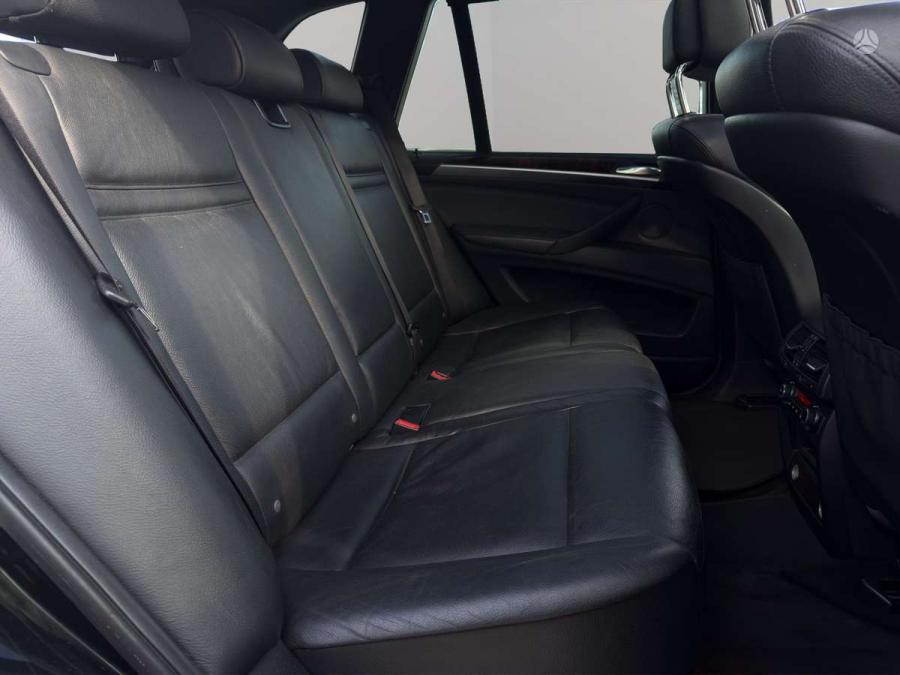 Black BMW X5 2013 in Kaunas, with an engine capacity of 3.00 L and mileage of 222 thousand km for 11999 €, photo 12 on AUTOMOTO.COM.LV