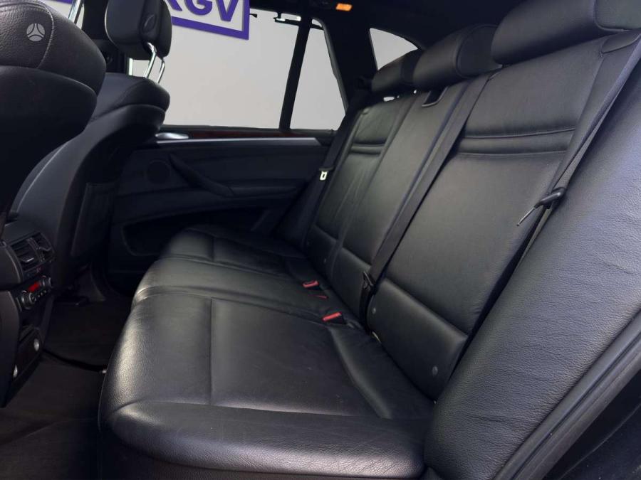 Black BMW X5 2013 in Kaunas, with an engine capacity of 3.00 L and mileage of 222 thousand km for 11999 €, photo 14 on AUTOMOTO.COM.LV