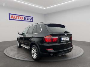 Black BMW X5 2013 in Vilnius, with an engine capacity of 3.00 L and mileage of 249 thousand km for 11999 €, photo 4 on AUTOMOTO.COM.LV