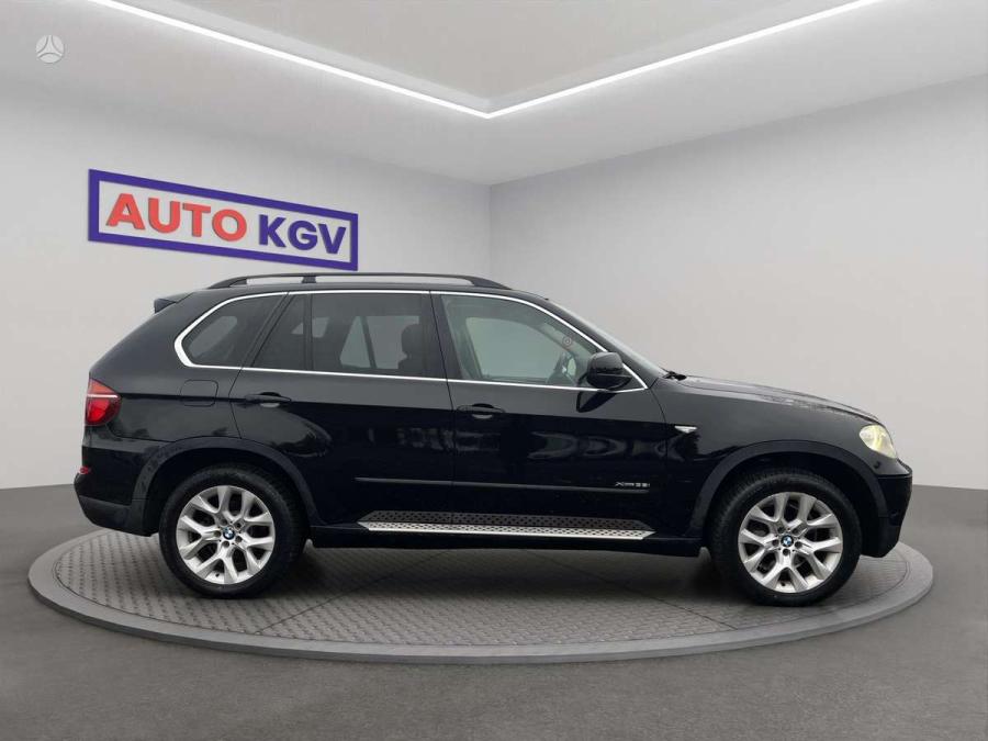 Black BMW X5 2013 in Vilnius, with an engine capacity of 3.00 L and mileage of 249 thousand km for 11999 €, photo 6 on AUTOMOTO.COM.LV