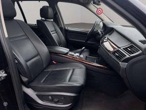 Black BMW X5 2013 in Vilnius, with an engine capacity of 3.00 L and mileage of 249 thousand km for 11999 €, photo 8 on AUTOMOTO.COM.LV