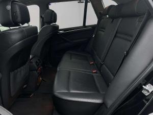 Black BMW X5 2013 in Vilnius, with an engine capacity of 3.00 L and mileage of 249 thousand km for 11999 €, photo 11 on AUTOMOTO.COM.LV