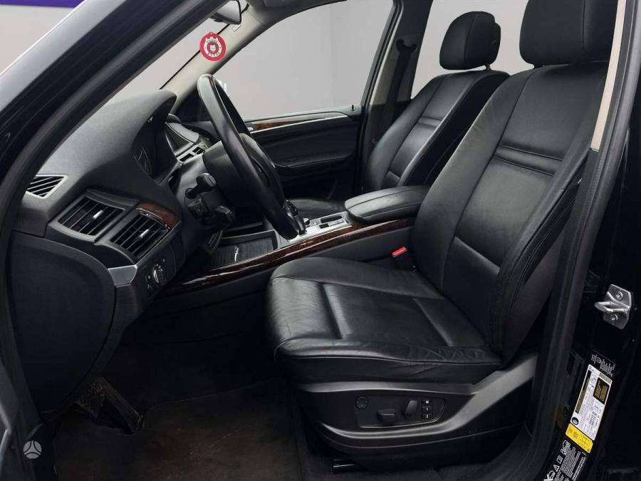 Black BMW X5 2013 in Vilnius, with an engine capacity of 3.00 L and mileage of 249 thousand km for 11999 €, photo 12 on AUTOMOTO.COM.LV
