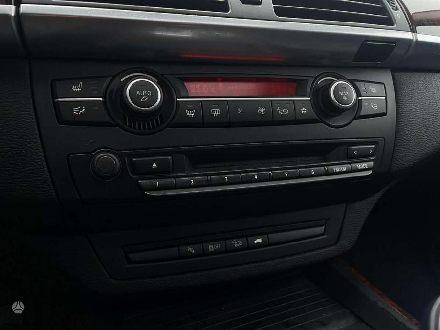 Black BMW X5 2013 in Vilnius, with an engine capacity of 3.00 L and mileage of 249 thousand km for 11999 €, photo 18 on AUTOMOTO.COM.LV