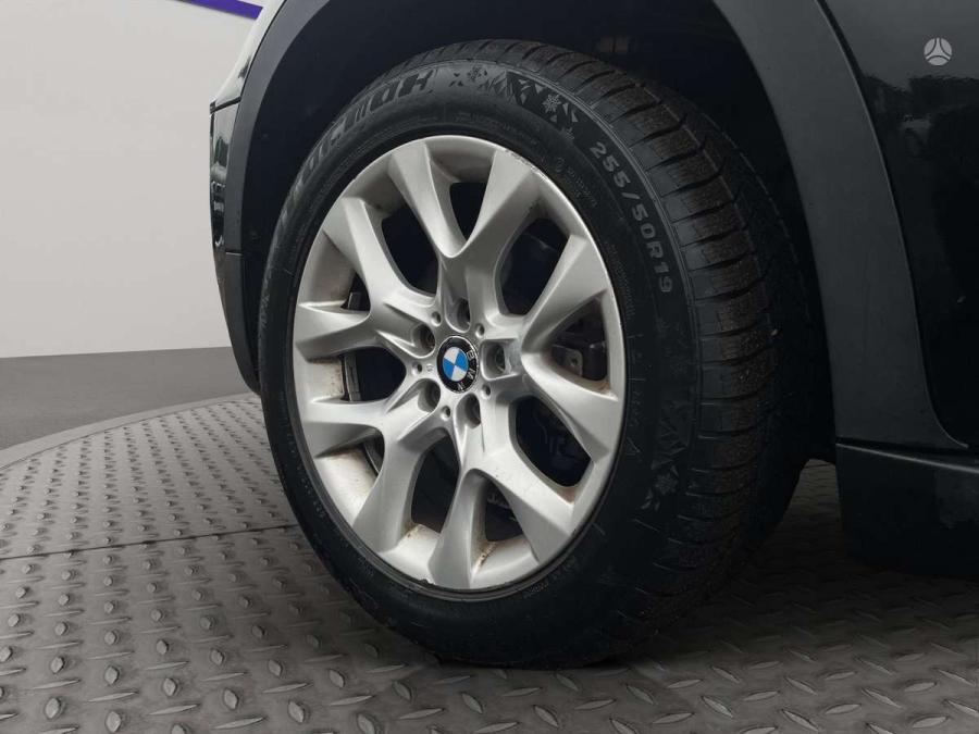 Black BMW X5 2013 in Vilnius, with an engine capacity of 3.00 L and mileage of 249 thousand km for 11999 €, photo 21 on AUTOMOTO.COM.LV