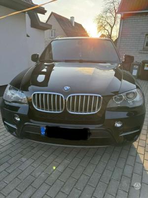 Black BMW X5 2013 in Raseiniai, with an engine capacity of 2.99 L and mileage of 232 thousand km for 14350 €, photo  on AUTOMOTO.COM.LV