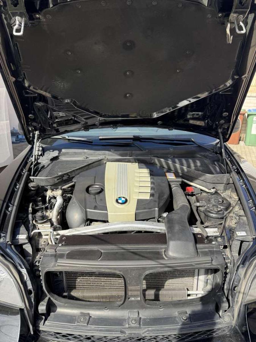 Black BMW X5 2013 in Raseiniai, with an engine capacity of 2.99 L and mileage of 232 thousand km for 14350 €, photo 6 on AUTOMOTO.COM.LV