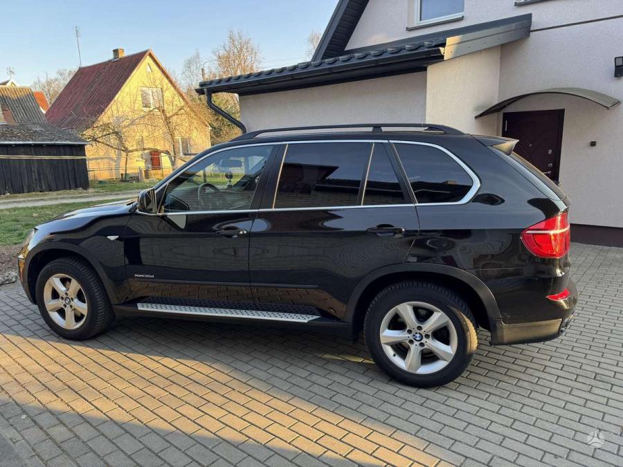 Black BMW X5 2013 in Raseiniai, with an engine capacity of 2.99 L and mileage of 232 thousand km for 14350 €, photo 7 on AUTOMOTO.COM.LV