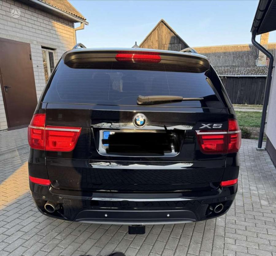 Black BMW X5 2013 in Raseiniai, with an engine capacity of 2.99 L and mileage of 232 thousand km for 14350 €, photo 8 on AUTOMOTO.COM.LV