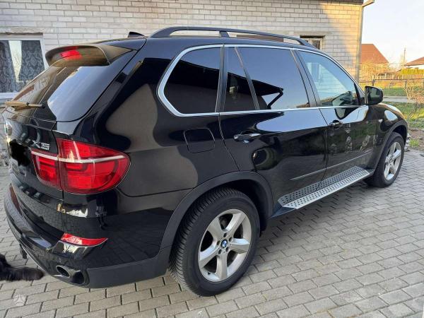 Black BMW X5 2013 in Raseiniai, with an engine capacity of 2.99 L and mileage of 232 thousand km for 14350 €, photo 8 on AUTOMOTO.COM.LV