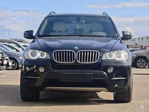 Black BMW X5 2013 in Vilnius, with an engine capacity of 2.99 L and mileage of 349 thousand km for 11500 €, photo 3 on AUTOMOTO.COM.LV