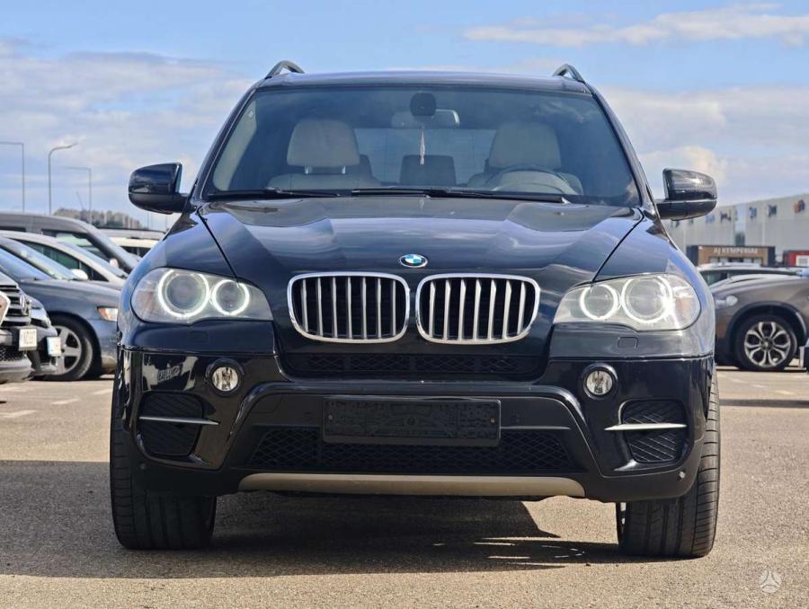 Black BMW X5 2013 in Vilnius, with an engine capacity of 2.99 L and mileage of 349 thousand km for 11500 €, photo 3 on AUTOMOTO.COM.LV
