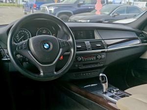 Black BMW X5 2013 in Vilnius, with an engine capacity of 2.99 L and mileage of 349 thousand km for 11500 €, photo 11 on AUTOMOTO.COM.LV