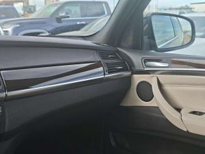 Black BMW X5 2013 in Vilnius, with an engine capacity of 2.99 L and mileage of 349 thousand km for 11500 €, photo 18 on AUTOMOTO.COM.LV