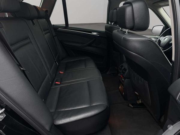 BMW X5 2013 Viļņa vietnē Melns BMW X5 2013 Viļņa, ar dzinēja tilpumu 3.00 L un nobraukumu 249 tūkst. km par 11999 €, foto 10 vietnē AUTOMOTO.COM.LV