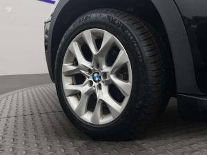 Black BMW X5 2013 in Vilnius, with an engine capacity of 3.00 L and mileage of 249 thousand km for 11999 €, photo 21 on AUTOMOTO.COM.LV