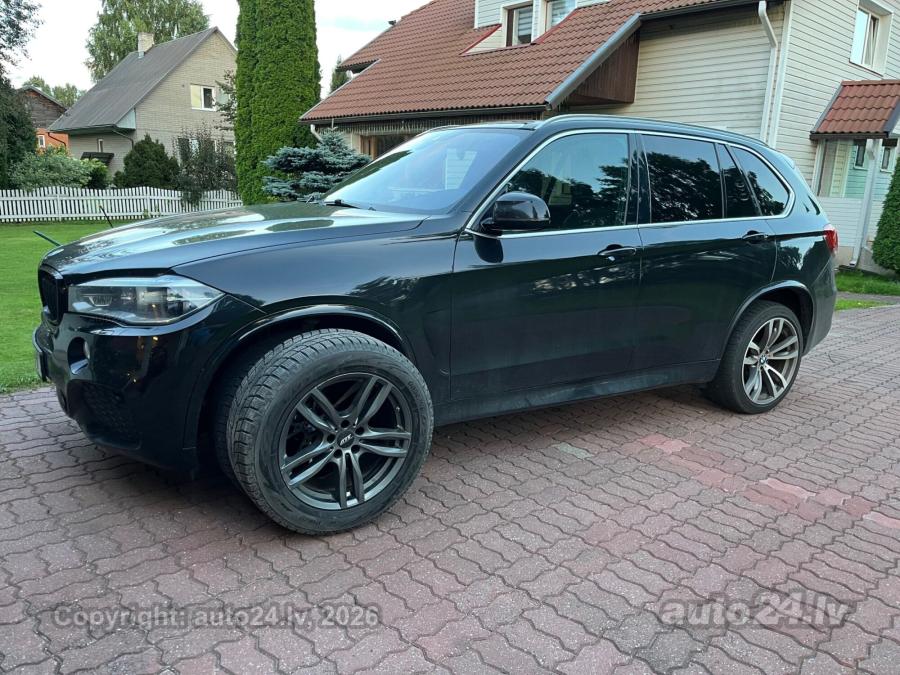 Melns BMW X5 2013 Tallina, ar dzinēja tilpumu 3.00 L un nobraukumu 290 tūkst. km par 22000 €, foto 12 vietnē AUTOMOTO.COM.LV