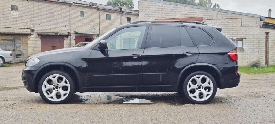 Melns BMW X5 2013 Utena, ar dzinēja tilpumu 2.99 L un nobraukumu 280 tūkst. km par 11250 €, foto 4 vietnē AUTOMOTO.COM.LV