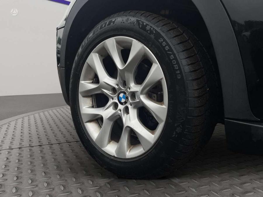 Black BMW X5 2013 in Vilnius, with an engine capacity of 3.00 L and mileage of 249 thousand km for 11999 €, photo 21 on AUTOMOTO.COM.LV