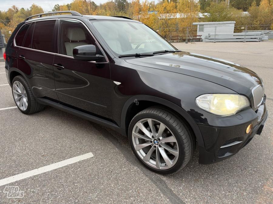 Black BMW X5 2013 in Kaunas, with an engine capacity of 3.00 L and mileage of 340 thousand km for 10900 €, photo 7 on AUTOMOTO.COM.LV