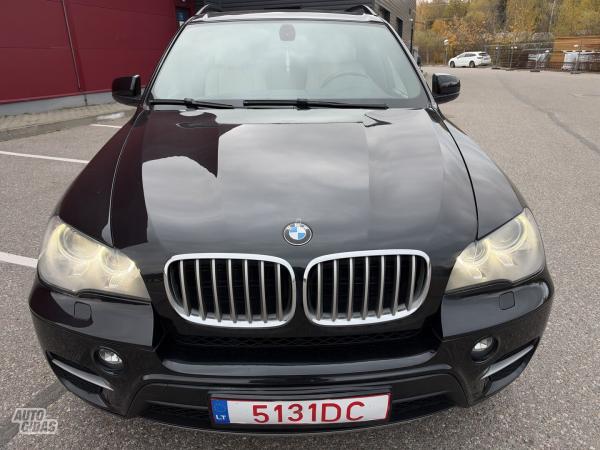 Black BMW X5 2013 in Kaunas, with an engine capacity of 3.00 L and mileage of 340 thousand km for 10900 €, photo 8 on AUTOMOTO.COM.LV