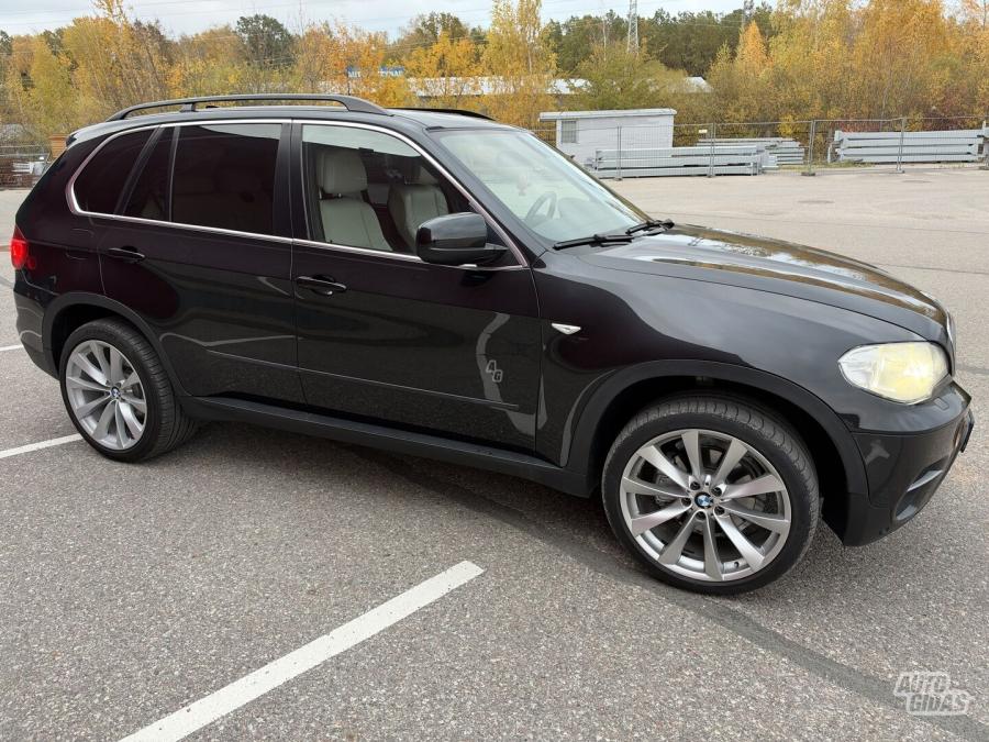 Black BMW X5 2013 in Kaunas, with an engine capacity of 3.00 L and mileage of 340 thousand km for 10900 €, photo 9 on AUTOMOTO.COM.LV