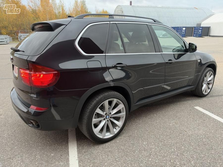 Black BMW X5 2013 in Kaunas, with an engine capacity of 3.00 L and mileage of 340 thousand km for 10900 €, photo 10 on AUTOMOTO.COM.LV