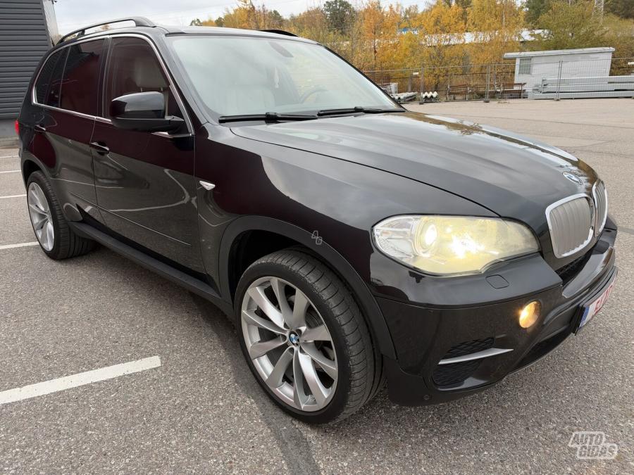 Black BMW X5 2013 in Kaunas, with an engine capacity of 3.00 L and mileage of 340 thousand km for 10900 €, photo 14 on AUTOMOTO.COM.LV