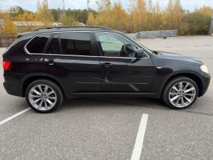 Black BMW X5 2013 in Kaunas, with an engine capacity of 3.00 L and mileage of 340 thousand km for 10900 €, photo 15 on AUTOMOTO.COM.LV