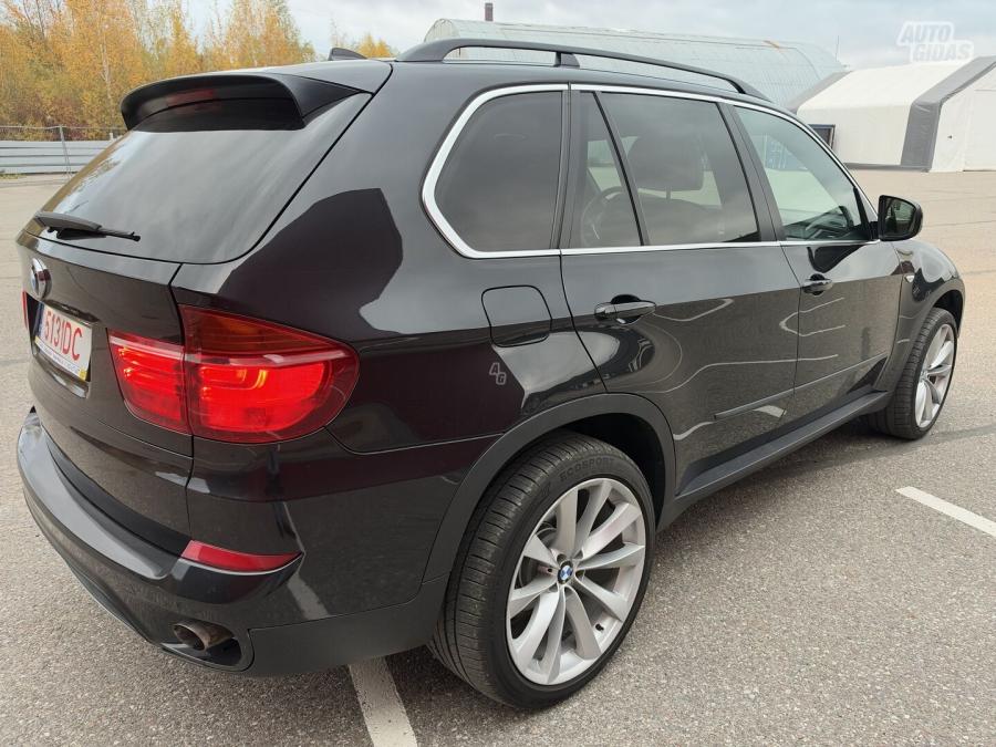 Black BMW X5 2013 in Kaunas, with an engine capacity of 3.00 L and mileage of 340 thousand km for 10900 €, photo 16 on AUTOMOTO.COM.LV
