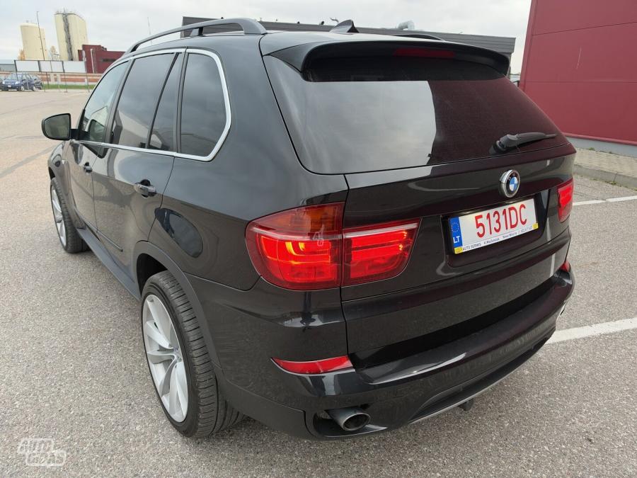 Black BMW X5 2013 in Kaunas, with an engine capacity of 3.00 L and mileage of 340 thousand km for 10900 €, photo 17 on AUTOMOTO.COM.LV