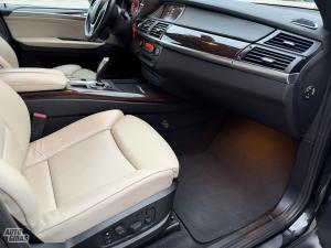 Black BMW X5 2013 in Kaunas, with an engine capacity of 3.00 L and mileage of 340 thousand km for 10900 €, photo 29 on AUTOMOTO.COM.LV