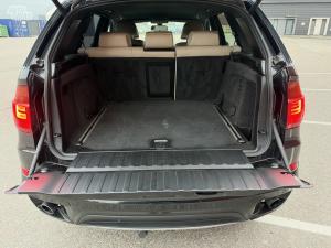 Black BMW X5 2013 in Kaunas, with an engine capacity of 3.00 L and mileage of 340 thousand km for 10900 €, photo 38 on AUTOMOTO.COM.LV