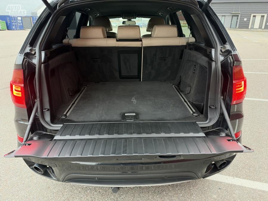 Black BMW X5 2013 in Kaunas, with an engine capacity of 3.00 L and mileage of 340 thousand km for 10900 €, photo 38 on AUTOMOTO.COM.LV