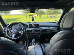 Black BMW X5 2014 in Gulbene, with an engine capacity of 3.00 L and mileage of 355 thousand km for 17000 €, photo 4 on AUTOMOTO.COM.LV