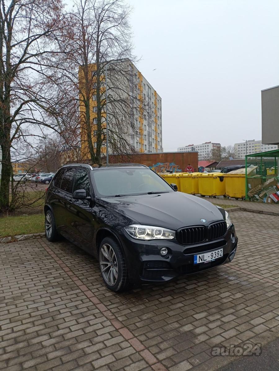 Black BMW X5 2014 in Liepaja, with an engine capacity of 3.00 L and mileage of 306 thousand km for 21500 €, photo 2 on AUTOMOTO.COM.LV