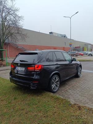 Black BMW X5 2014 in Liepaja, with an engine capacity of 3.00 L and mileage of 306 thousand km for 21500 €, photo 3 on AUTOMOTO.COM.LV