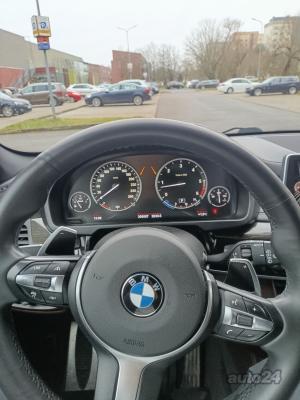 Black BMW X5 2014 in Liepaja, with an engine capacity of 3.00 L and mileage of 306 thousand km for 21500 €, photo 8 on AUTOMOTO.COM.LV