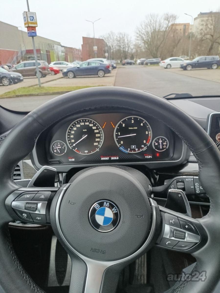 Black BMW X5 2014 in Liepaja, with an engine capacity of 3.00 L and mileage of 306 thousand km for 21500 €, photo 8 on AUTOMOTO.COM.LV