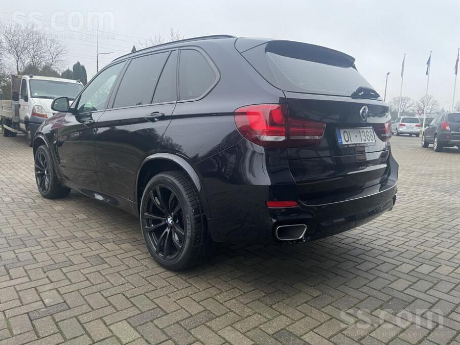 Black BMW X5 2014 in Ogre, with an engine capacity of 3.00 L and mileage of 250 thousand km for 21770 €, photo 3 on AUTOMOTO.COM.LV