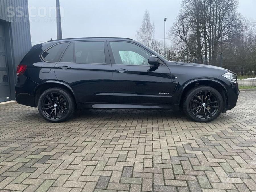 Black BMW X5 2014 in Ogre, with an engine capacity of 3.00 L and mileage of 250 thousand km for 21770 €, photo 5 on AUTOMOTO.COM.LV