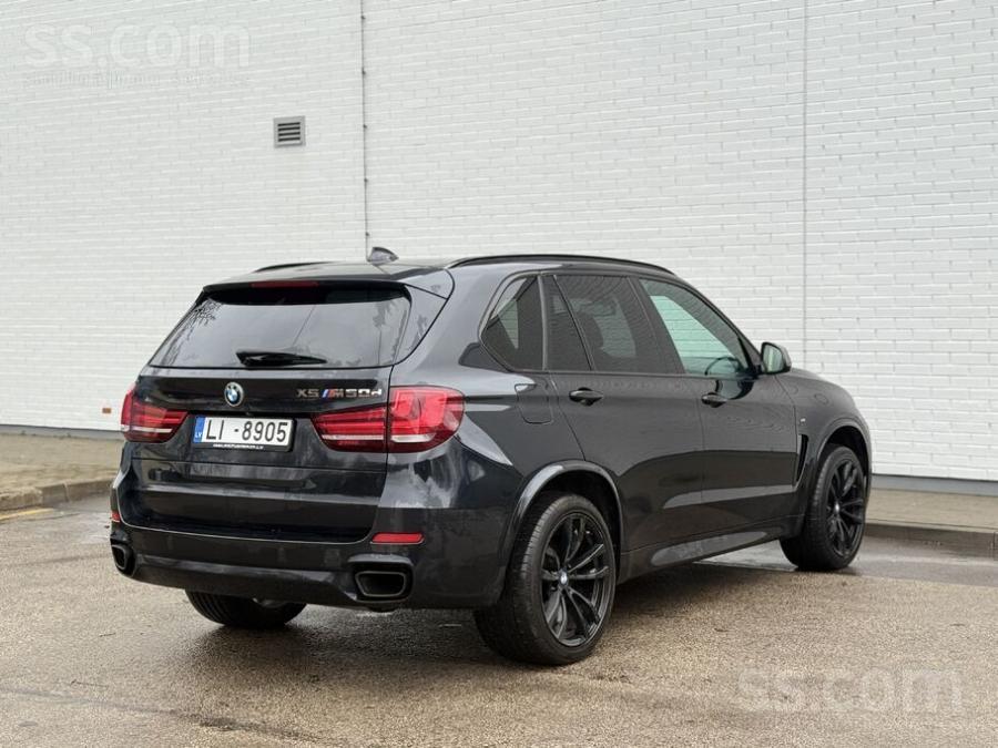 Black BMW X5 2014 in Riga, with an engine capacity of 3.00 L and mileage of 324 thousand km for 18500 €, photo 5 on AUTOMOTO.COM.LV
