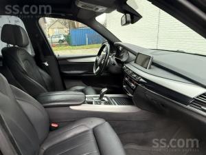 Black BMW X5 2014 in Riga, with an engine capacity of 3.00 L and mileage of 324 thousand km for 18500 €, photo 7 on AUTOMOTO.COM.LV