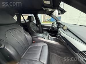 Black BMW X5 2014 in Riga, with an engine capacity of 3.00 L and mileage of 324 thousand km for 18500 €, photo 9 on AUTOMOTO.COM.LV