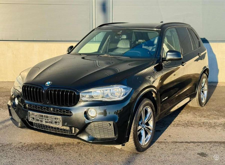 Black BMW X5 2014 in Kaunas, with an engine capacity of 2.99 L and mileage of 312 thousand km for 17300 €, photo 1 on AUTOMOTO.COM.LV