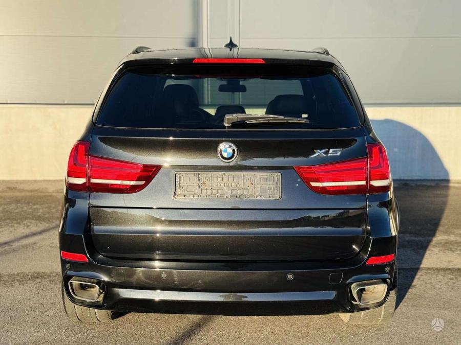 Black BMW X5 2014 in Kaunas, with an engine capacity of 2.99 L and mileage of 312 thousand km for 17300 €, photo 5 on AUTOMOTO.COM.LV